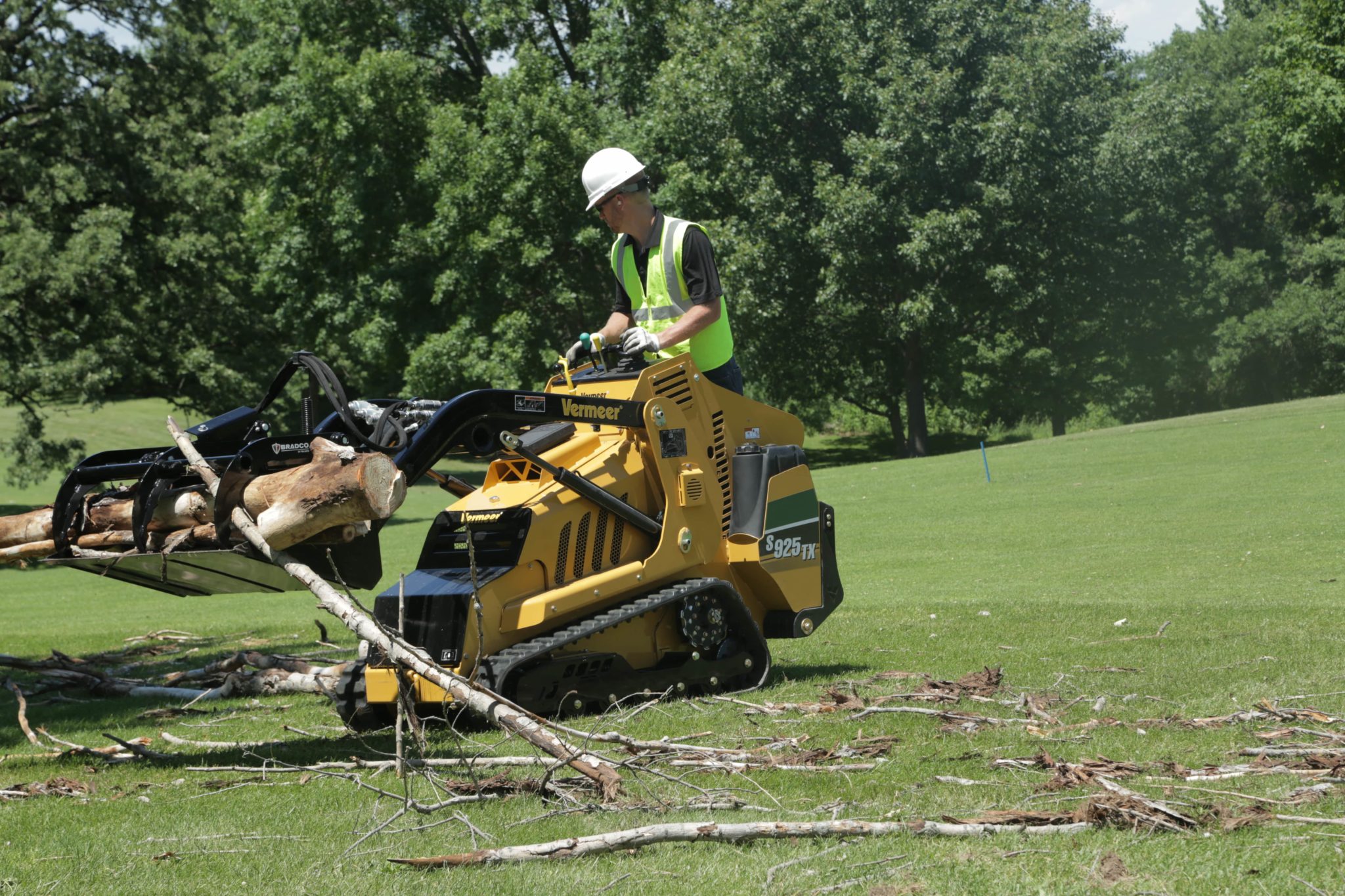 S925TX: A mini skid steer with huge tree care business implications ...